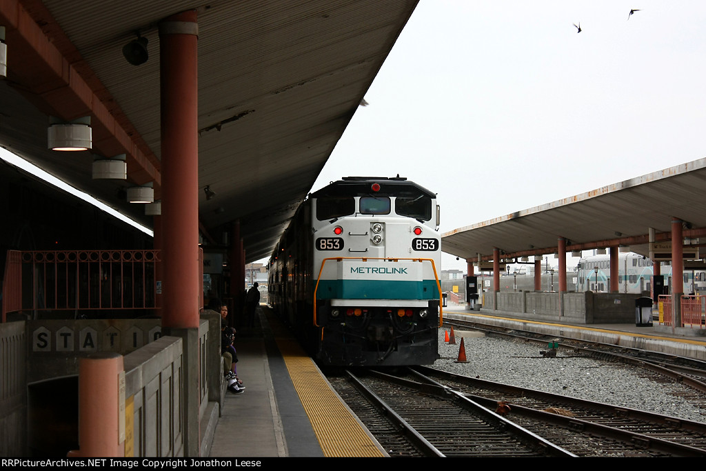 SCAX 853 pulls into the station